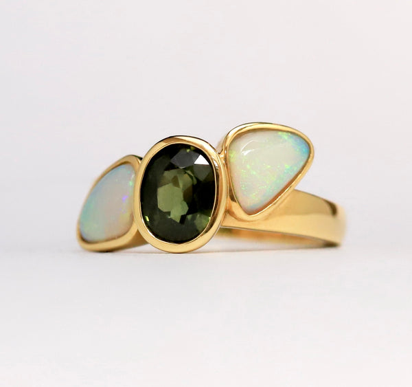 18ct Yellow Gold Oval Cut Tourmaline and Trillian Opal sides